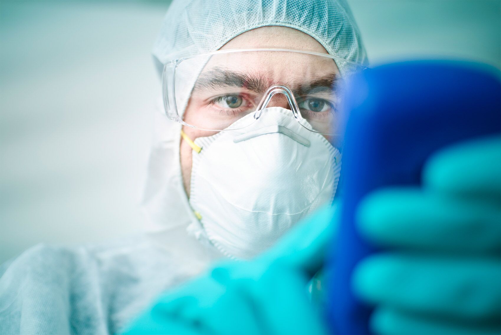 How to Use IPA Wipes in a Cleanroom: Step-by-Step Guide - Berkshire ...